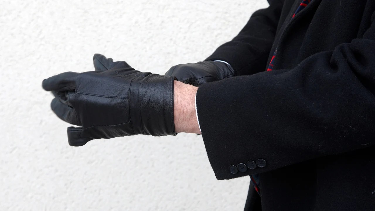 Will Leather Gloves Stretch for a Comfortable Fit?
